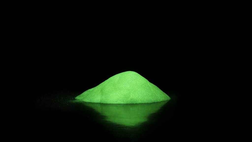 Explora la fluoresecencia mágica en los minerales